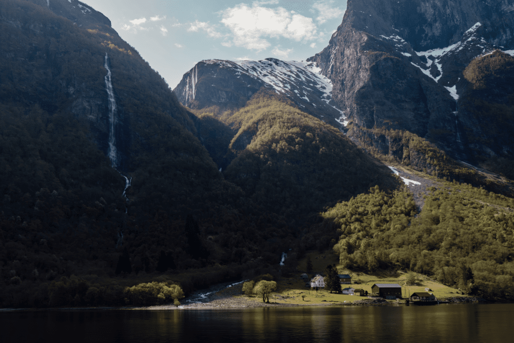 Flåm Norway: Your Guide To Epic Adventures & Cozy Stays